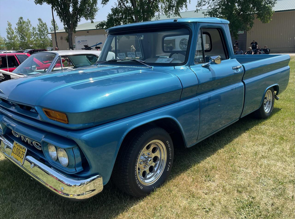 Mayor picks favourite vehicle and Ukrainian newcomer sees first-ever car show in Portage ...